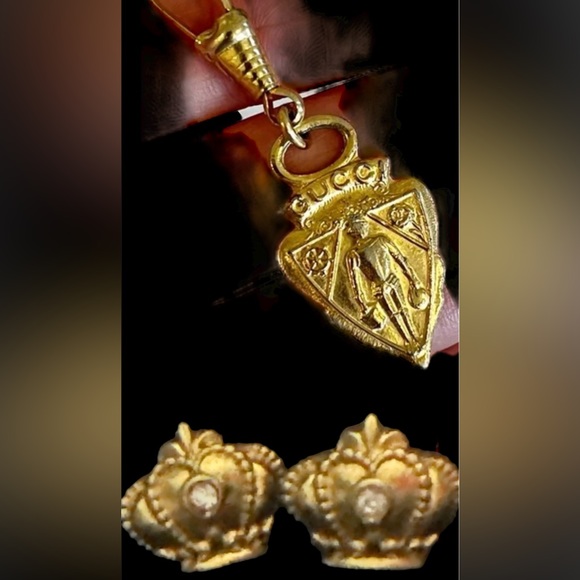 Gucci | Jewelry | Authentic Gucci Crest Necklace On A 2 14kt Gold Chain ...